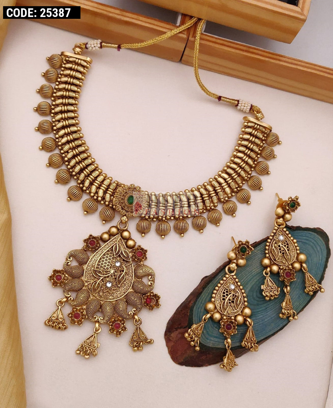 Traditional Antique Gold Design Necklace and Earring