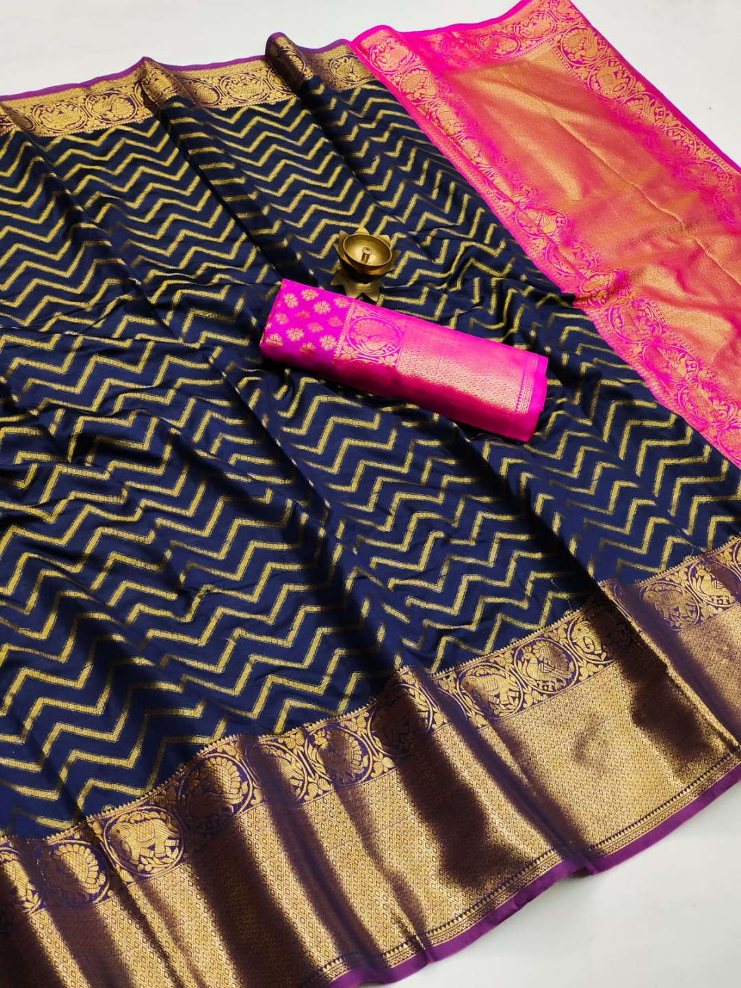 navy-blue-color-kanchipuram-silk-saree-with-zari-work