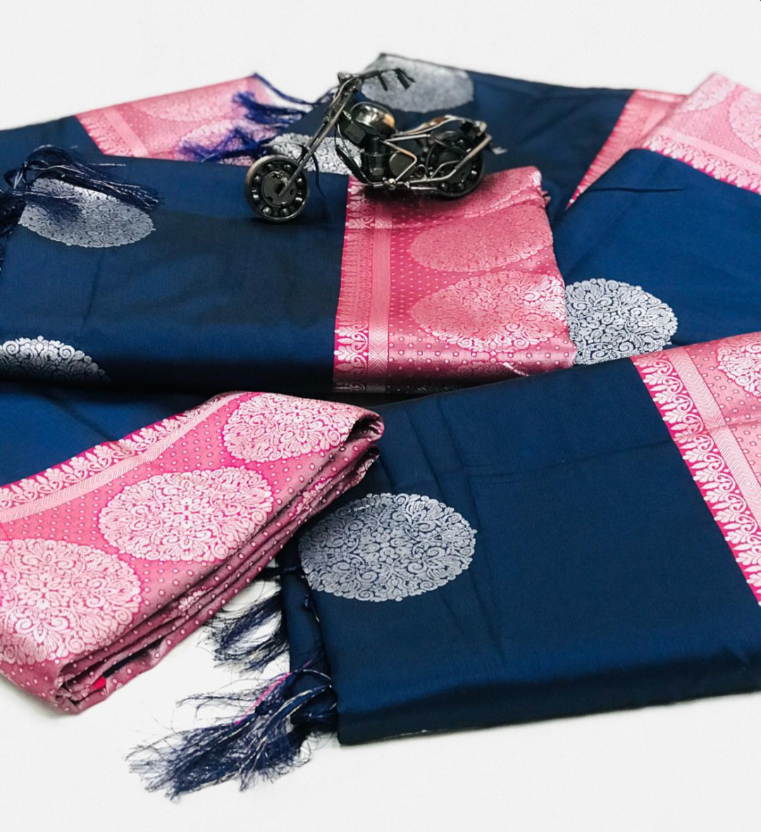 navy-blue-color-lichi-silk-jacquard-weaving-saree